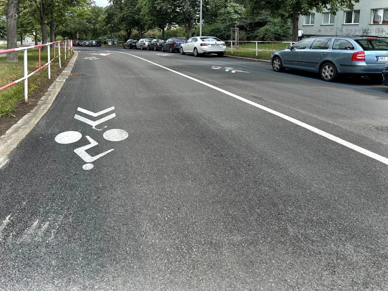 The reconstruction of Topolová Street in Prague 10 brings bike lanes ...